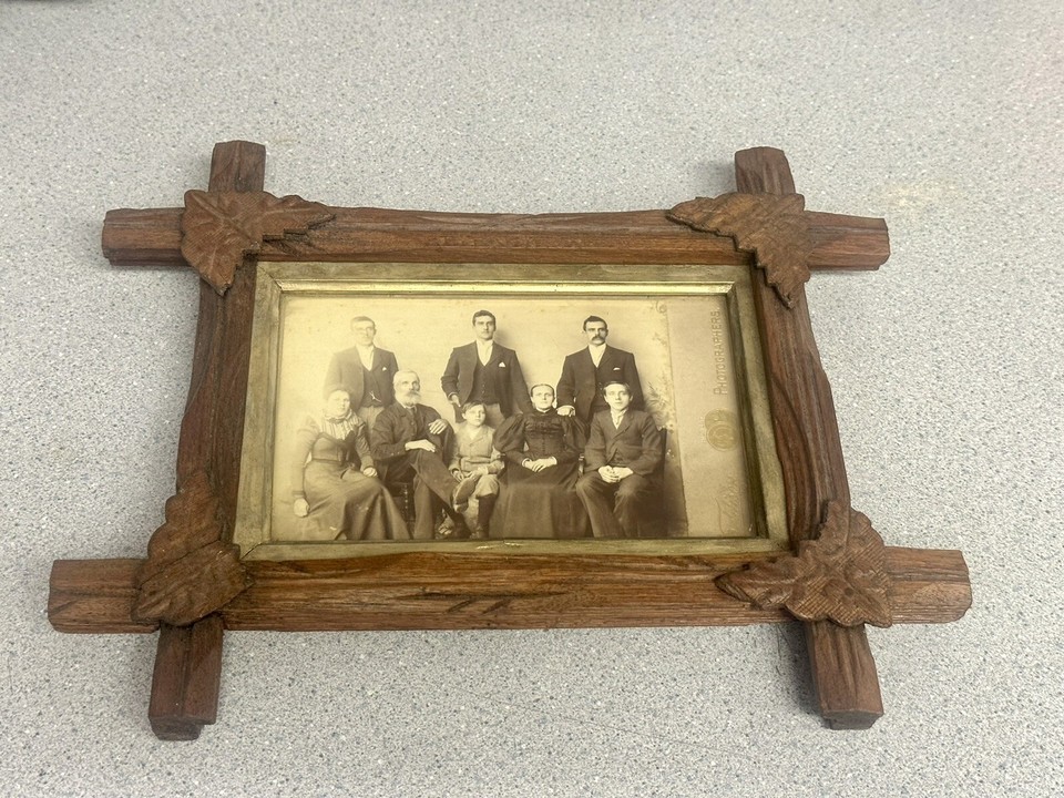 ANTIQUE OAK LEAF CARVED WOODEN ACORN FRAMES VICTORIAN FAMILY PICTURES ...
