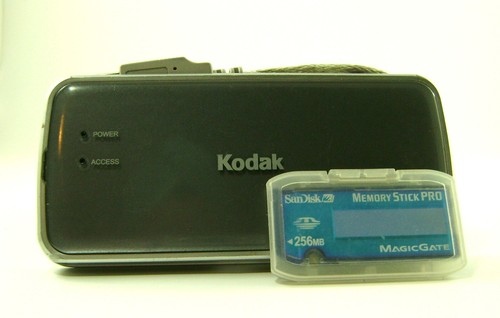 Kodak 6- in-1 Card Reader and SanDisk Memory Stick Pro Magic Gate 256MG ...