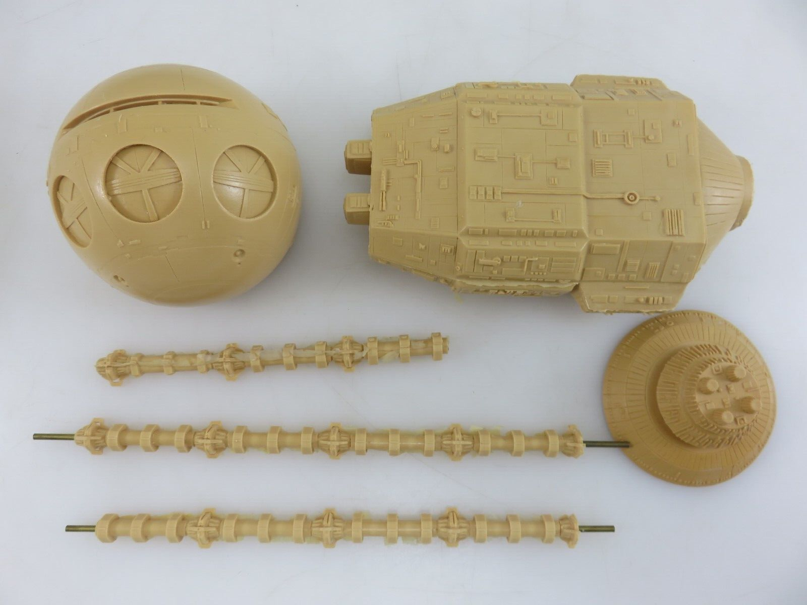 Lunar Models 2001 A Space Odyssey DISCOVERY XD-1 1/211 Scale 30" Long ...