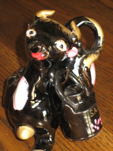 Vintage Bull Cow carry barrel Salt & Pepper Shakers Japan Black Gold ...