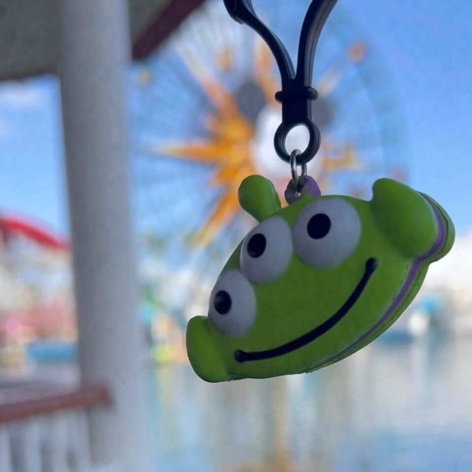 NEW Little Green Men macaron bag/straw clip | Grelly USA