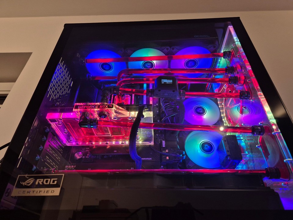 High-End Custom Loop Gamer PC | RTX 4090 & i7-13700KF (Relid) | Lian Li ...