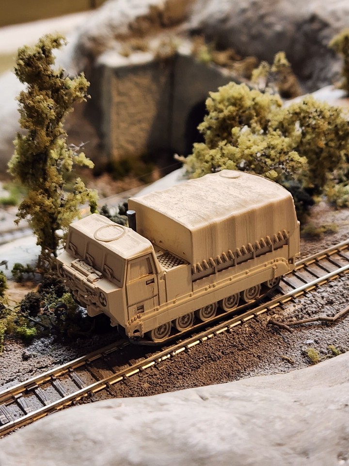 HO Scale 1:87 M548 Tracked Cargo Carrier Covered Desert Camo US Army | eBay