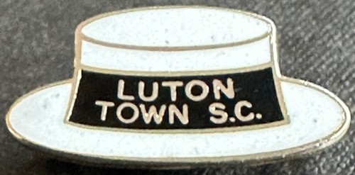 LUTON TOWN Vintage SUPPORTERS CLUB Badge Maker COFFER LONDON In gilt ...