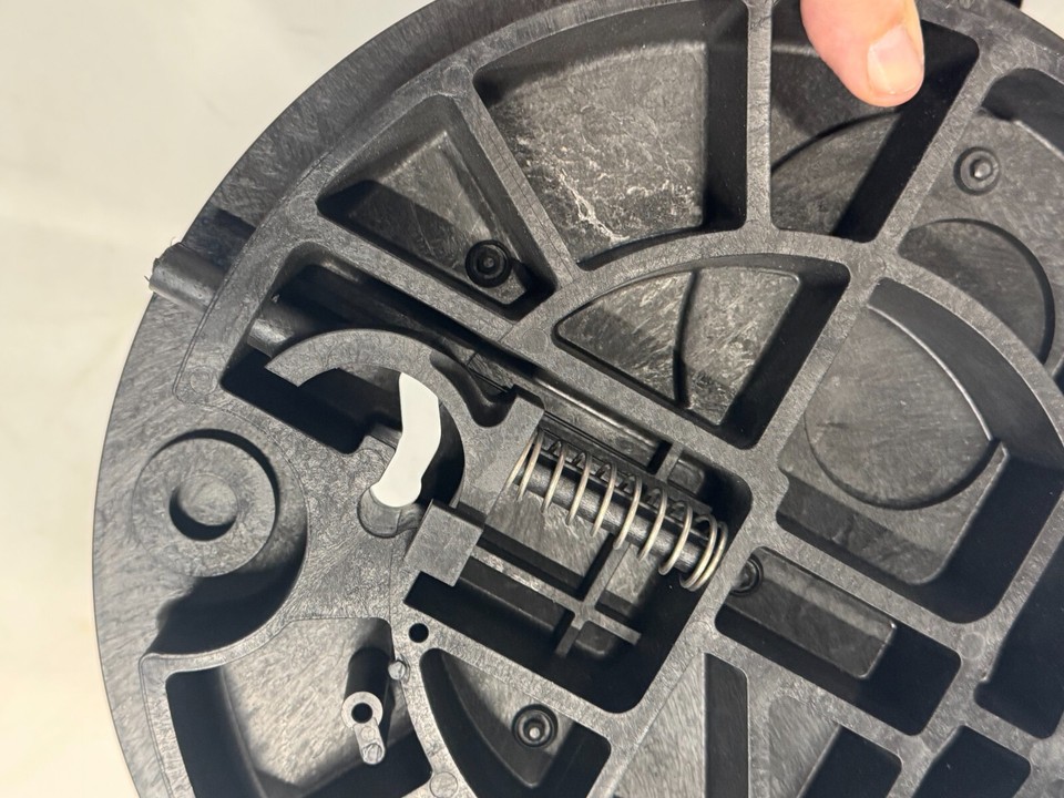 DFW ROUND WATER METER COVER CIRCULAR ROUND 800 SPRING LOCKING 12" NEW ...