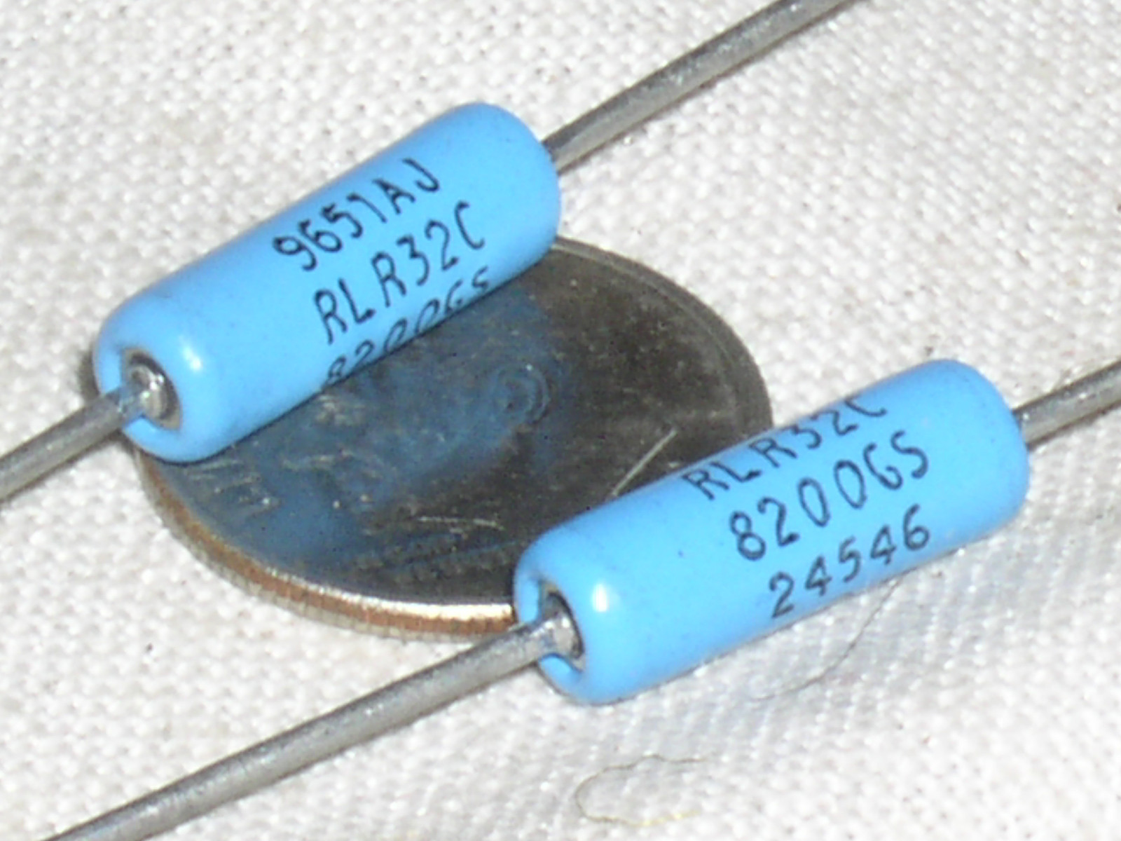 2 NOS BRAND NEW DALE RLR32C RLR32C8200GS MIL MILITARY RESISTOR 820 OHM ...