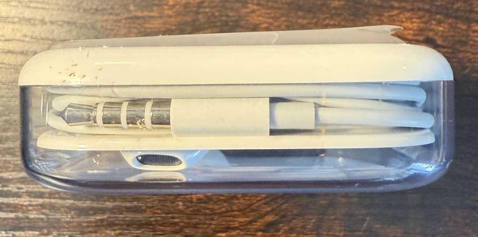 Unused Apple iPhone EarPods 3.5mm Wired Earbuds Headphones Unused ...
