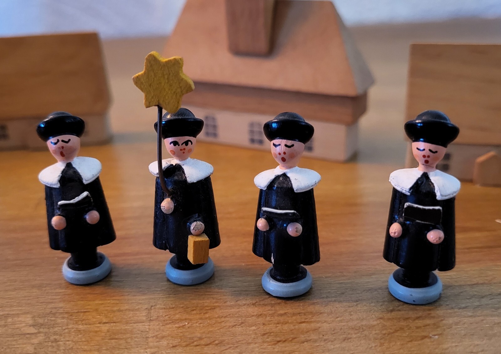 Miniatur Kurrende Sänger Chor Dorf Häuser Bäume 10tlg. Erzgebirge Holz ...