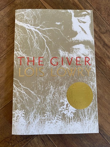 The Giver: A Newbery Award Winner Giver Quartet Volume 1 Lois Lowry ...