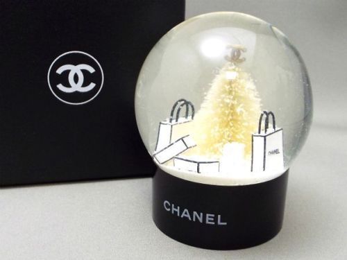 CHANEL Snow Globe Dome White Christmas Tree VIP customer Limited ...