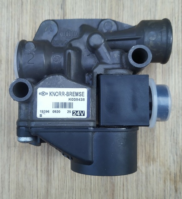 Knorr Bremse ABS Modulator Valve K038438 VOLVO DAF IVECO Man MERCEDES ...