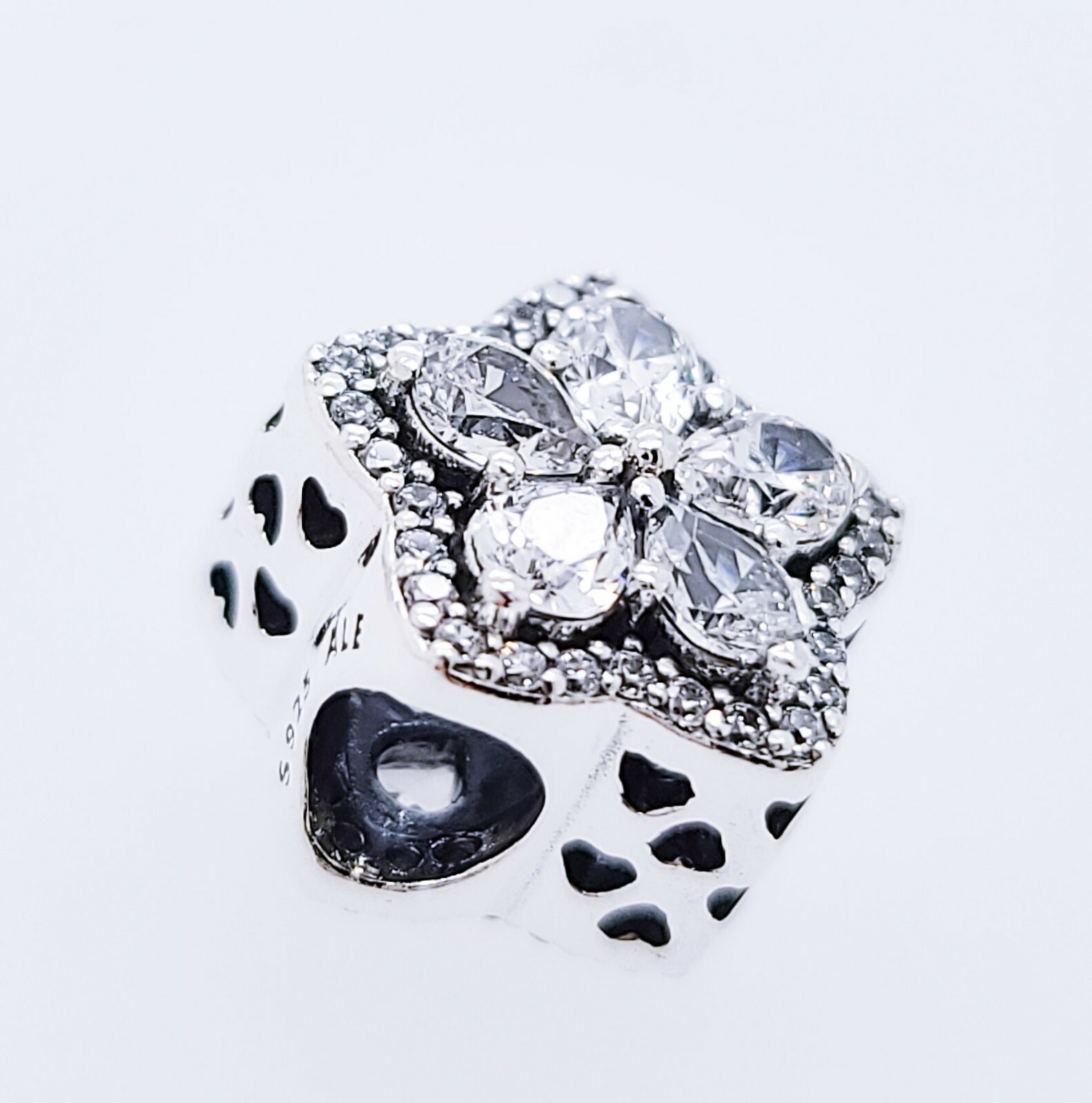 New 100% Authentic PANDORA 925 Sparkling Snowflake Pave Charm Pendant ...