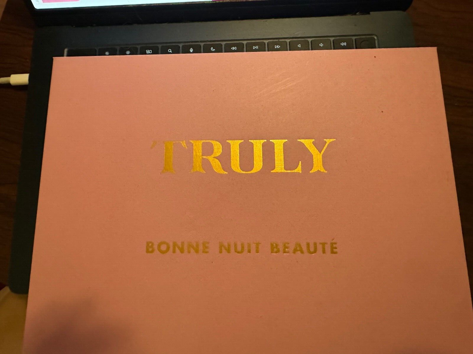 Truly Bonne Nuit Beauté PINK pillow case, sleep mask, headband ...
