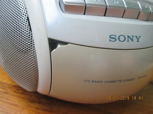 Sony CD/Radio/Cassette Recorder Boom Box CFD-E90 LIKE GOLD DAMAGE ...