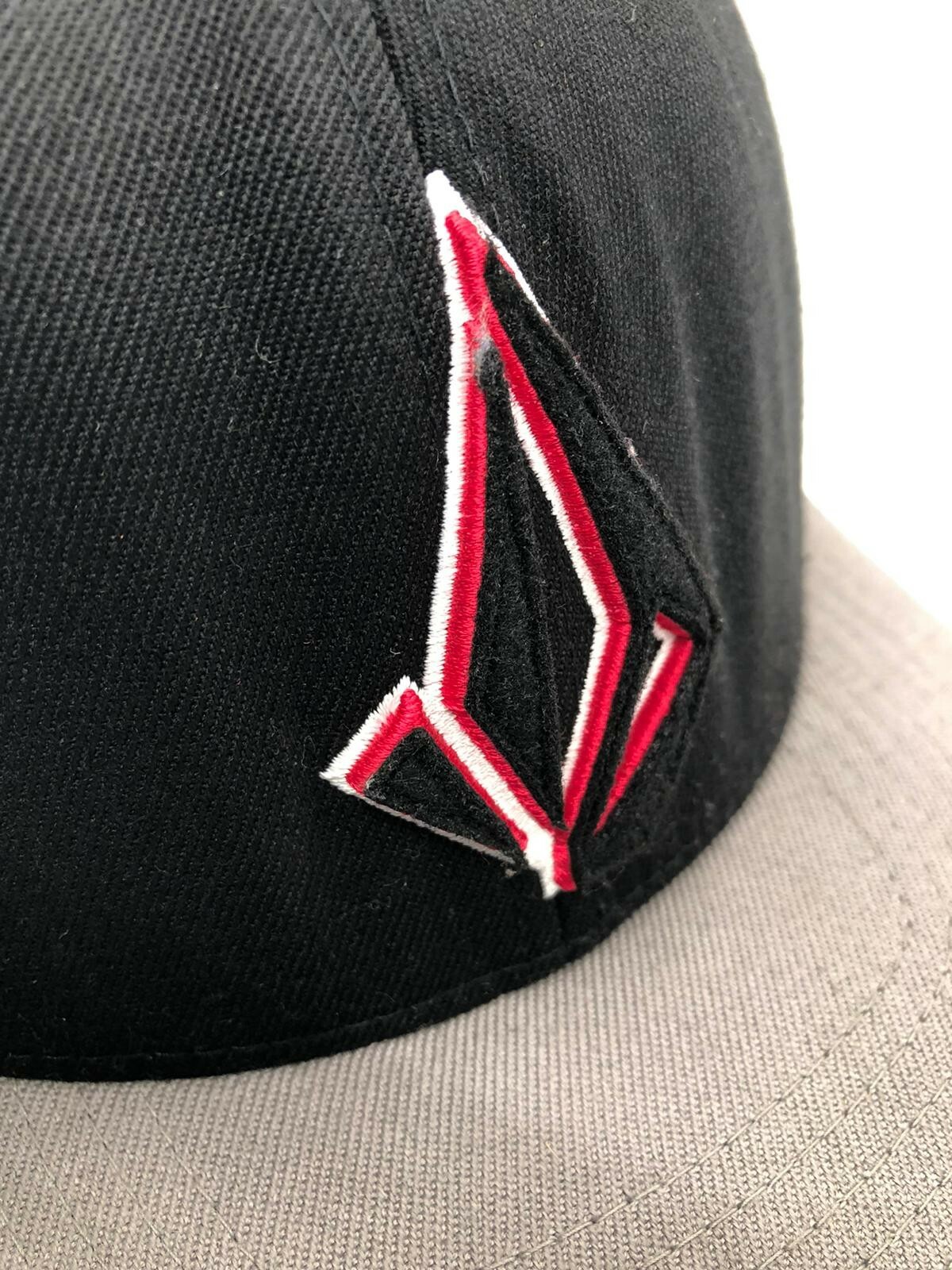 Volcom Genuine Cap Hat Men Fitted S-M Gray Black Acrylic Wool Spandex ...