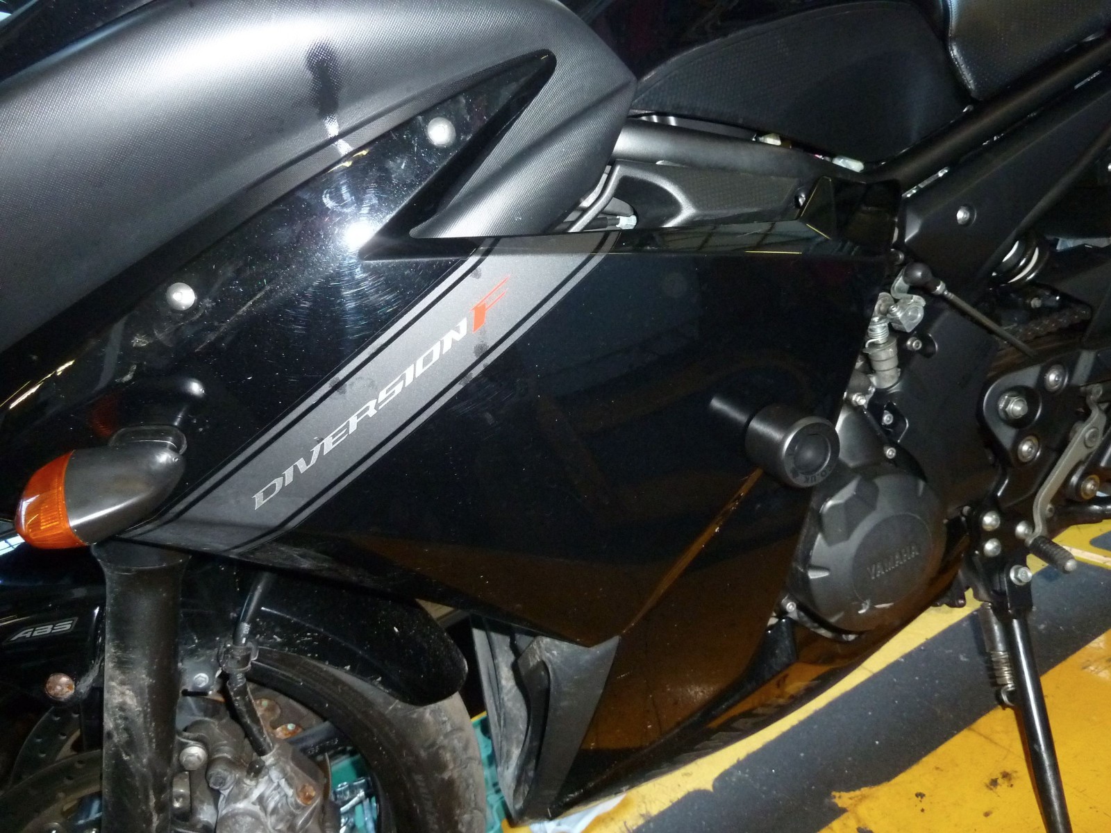 YAMAHA XJ6 DIVERSION F 2010 2017 CRASH MUSHROOMS BOBBINS BUNGS SLIDERS ...