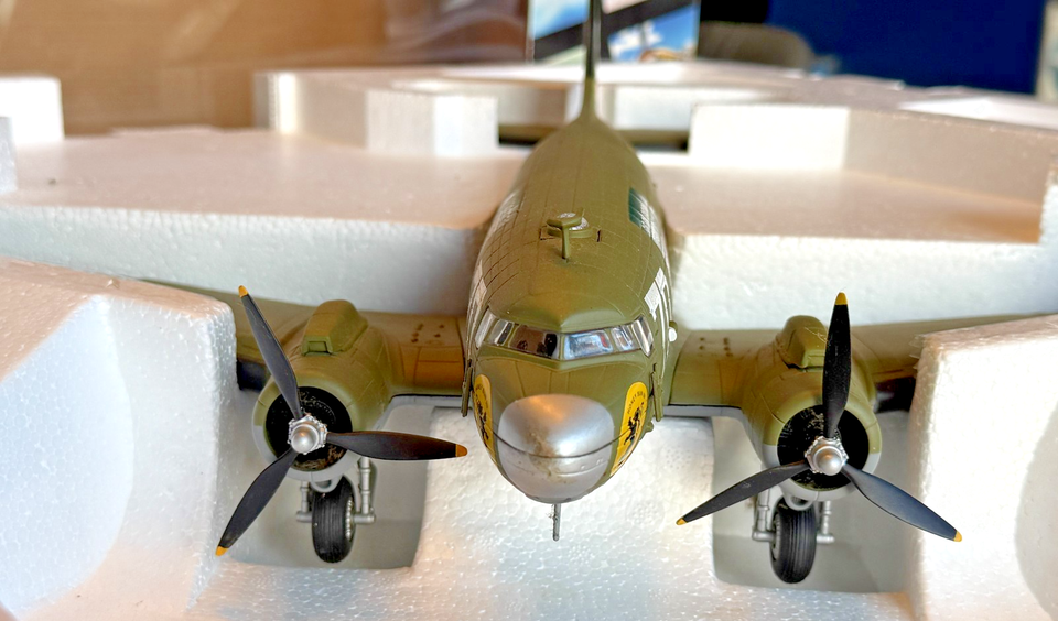 Franklin Mint Armour Collection 1:48 C-47 Douglas Skytrain Honey Bun ...