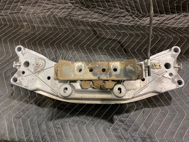 08 09 Pontiac G8 GT Automatic Transmission CROSSMEMBER OEM Holden 6.0l ...