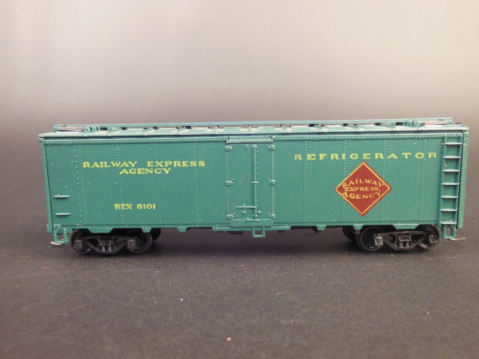 HO SCALE RAILWAY EXPRESS AGENCY REX 6101 40' STEEL REEFER | eBay