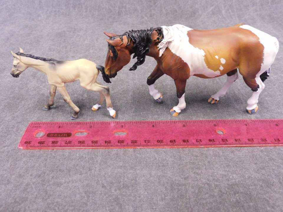 WIA NEW * Pinto Mustang Mare and Foal - Birdie and Boone * Figure Model ...