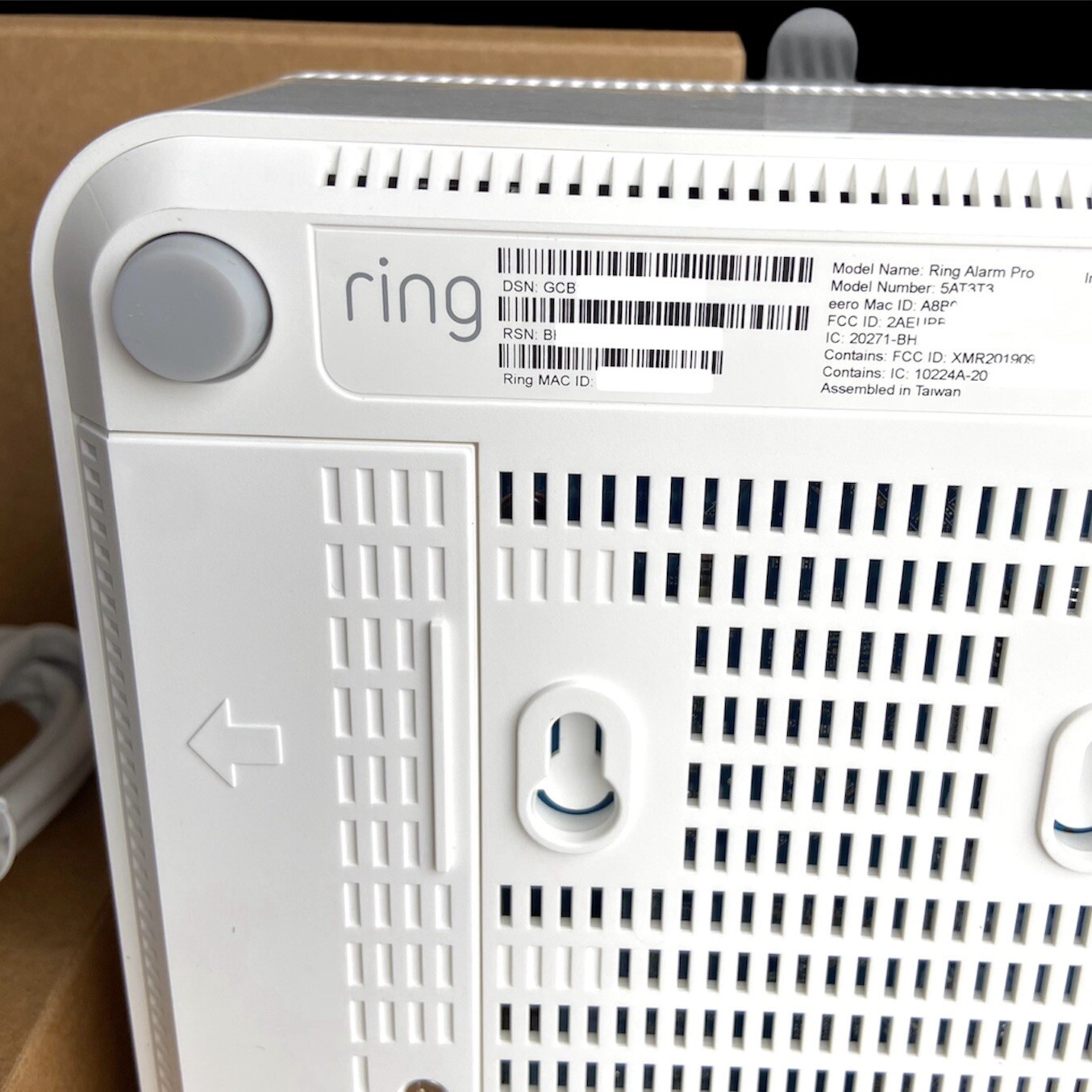 Ring Alarm Pro Base Station with Built-in eero Wi-Fi 6 Router and 24 ...