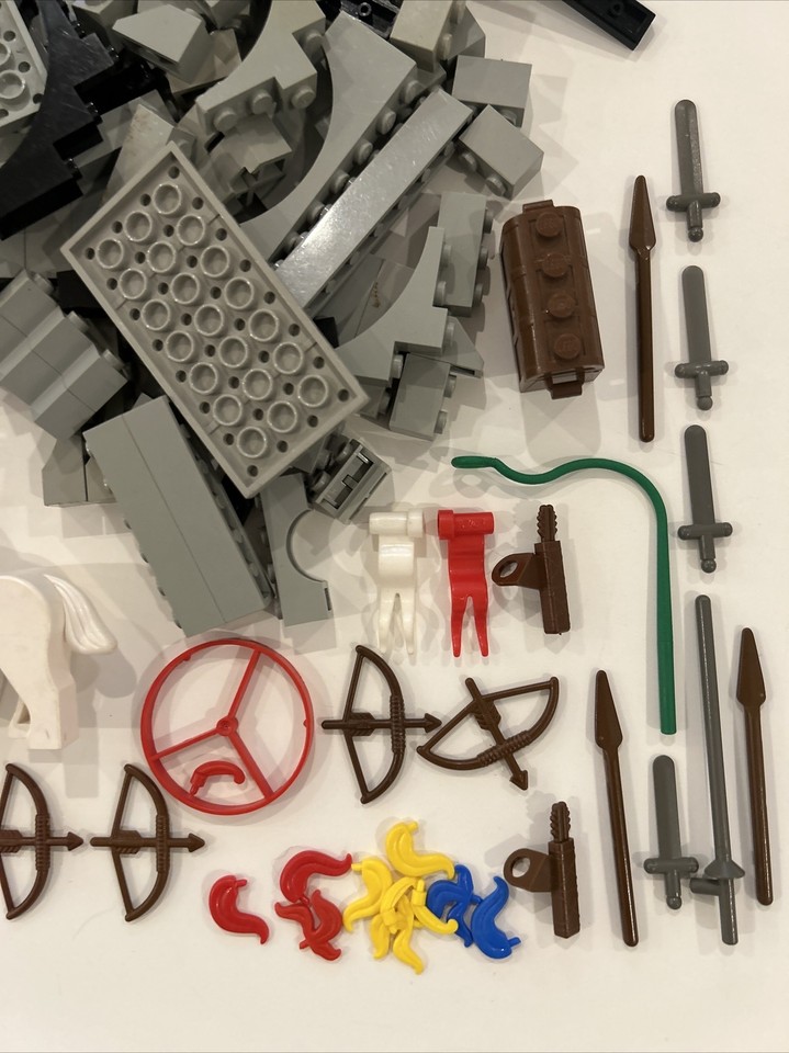 Lego Castle Forestmen Lot - 6071 6077 Parts, 10 Minifigures Accessories ...