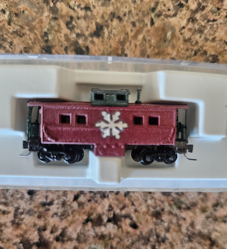 Z Scale Micro-Trains Christmas Caboose Southern Pacific 14711-2 | eBay