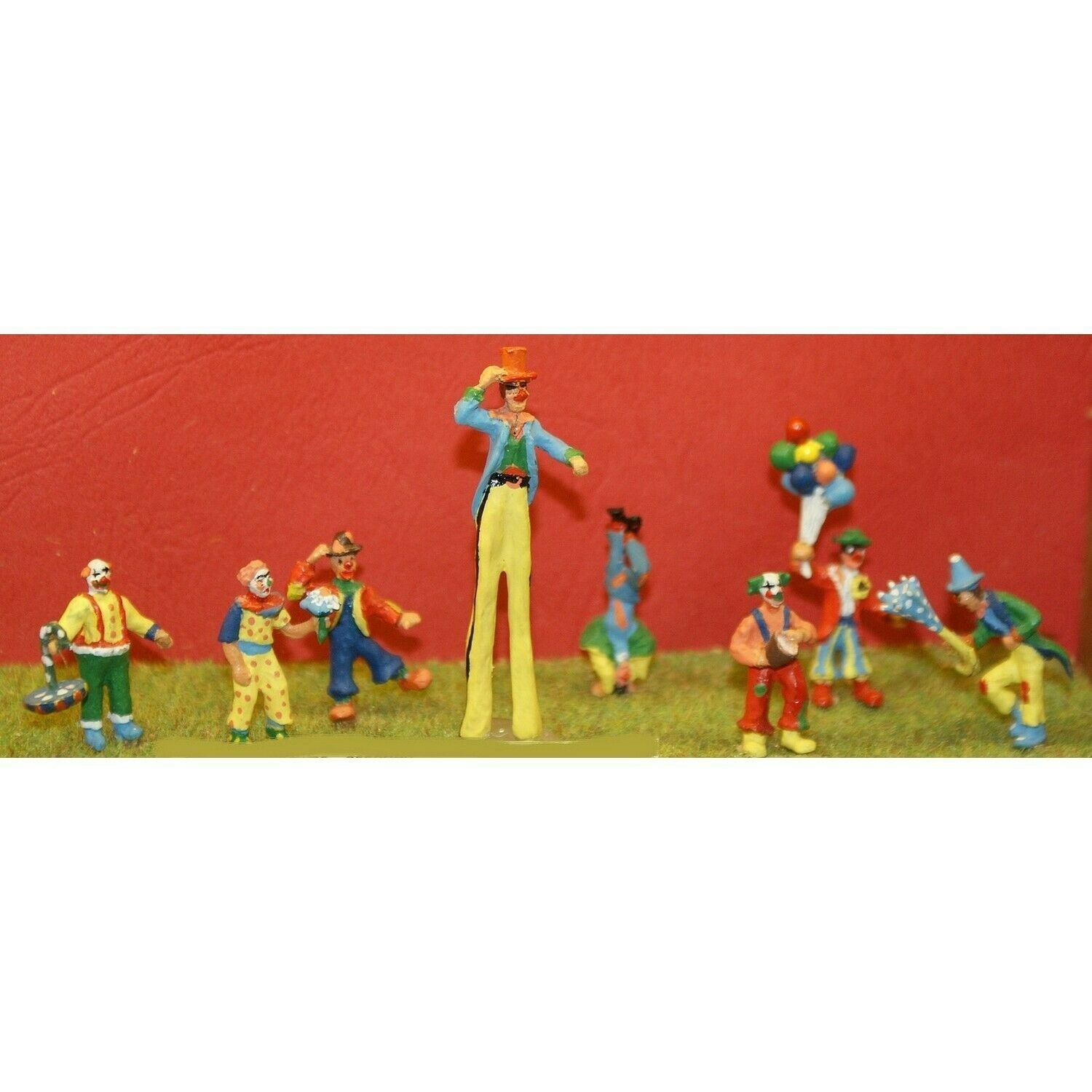 8 Clowns - assorted Unpainted Kit OO Scale Langley CIR1 | eBay