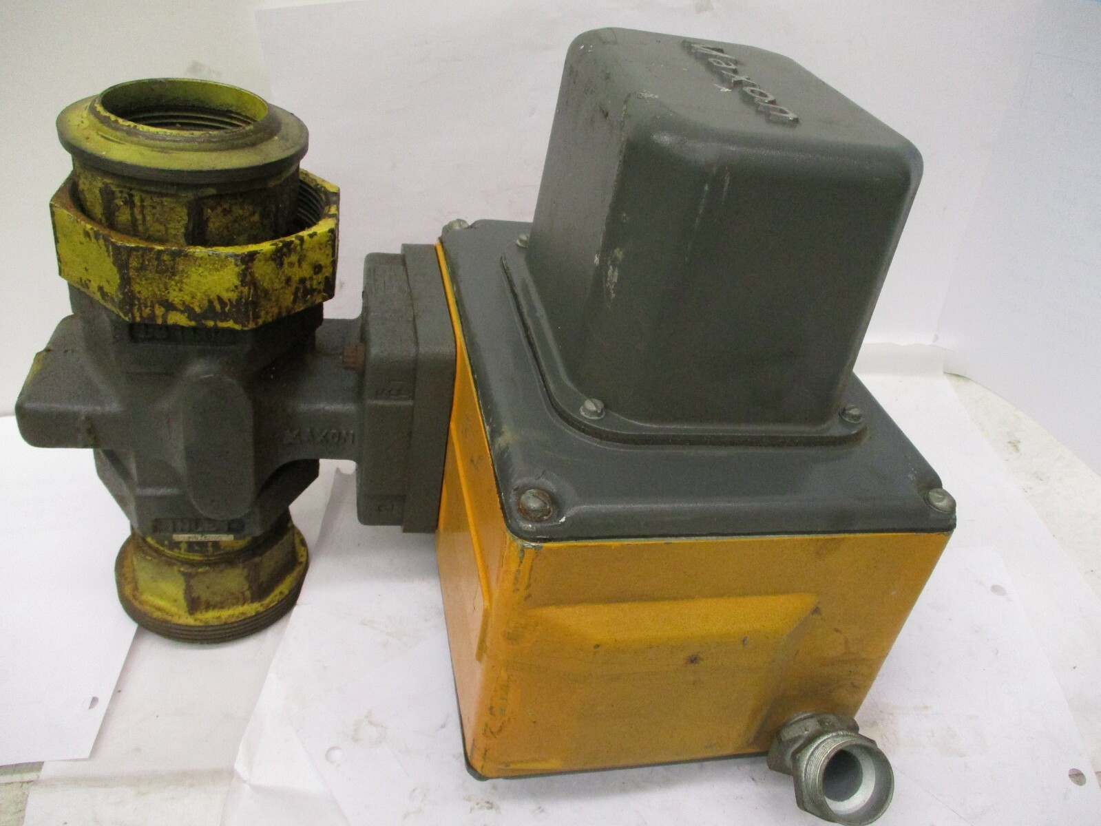 Maxon Corporation Model # 2.5" 5000 1 M.O.P. - 40/2.3 PSI/BAR A3130DH ...