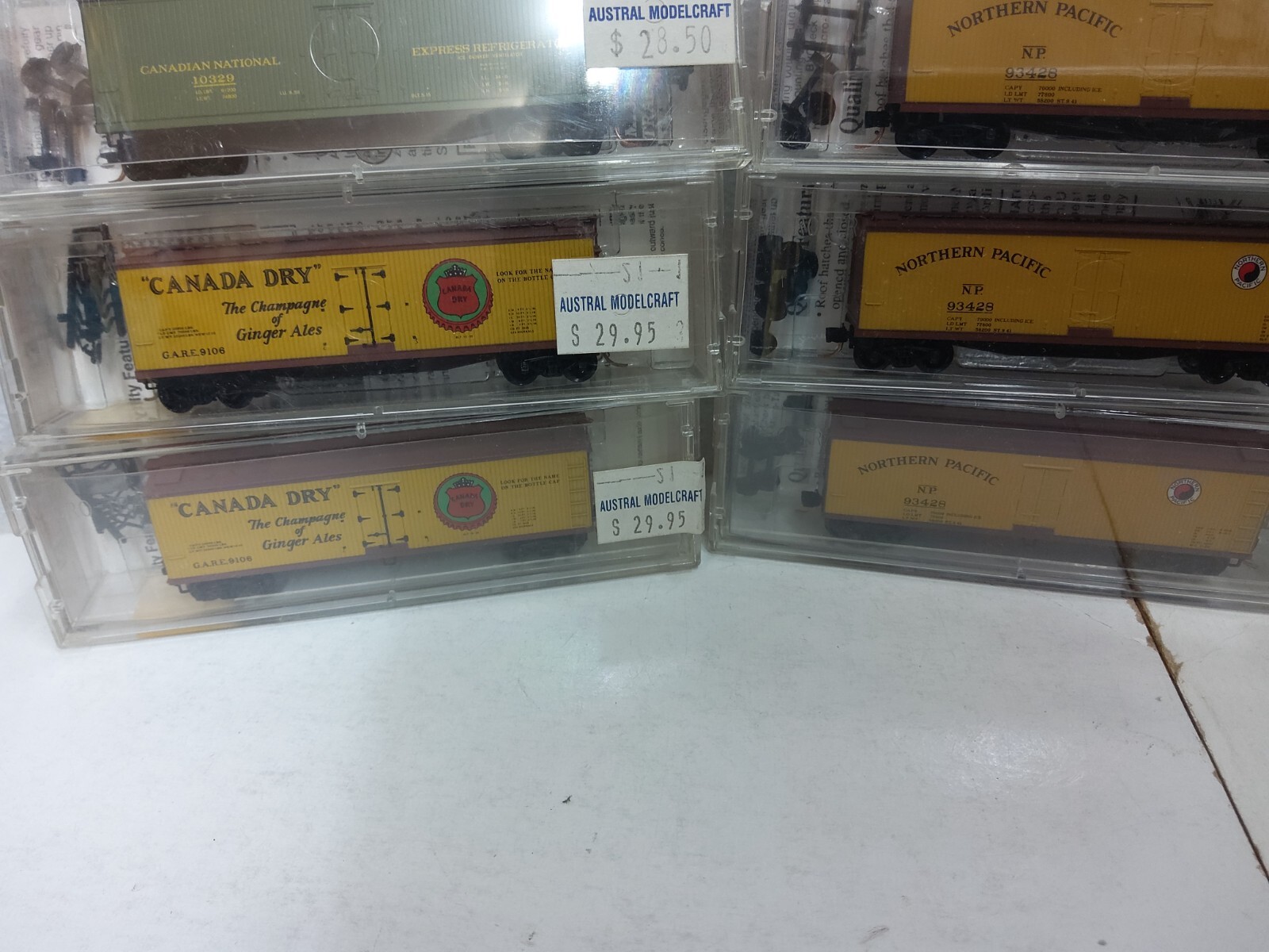 N SCALE MICRO TRAINS 40 FT.WOOD REEFER CANADA DRY CN NORTHERN PACIFICX ...