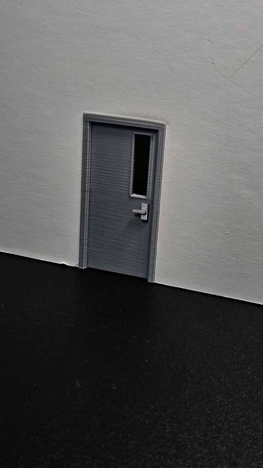 1:24 G SCALE GARAGE DIORAMA STEEL MAN DOOR ESS RESINWORKS 212-SMDK | eBay