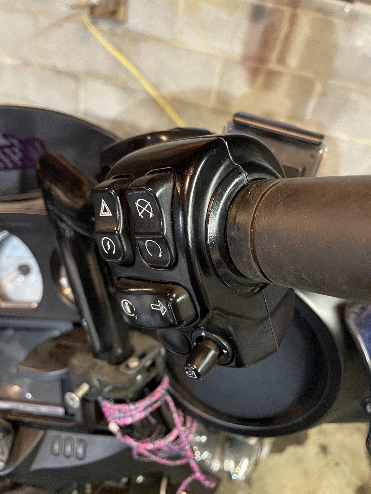 16 Harley Davidson Ultra Limited FLHTK Left Handle Bar Control Switch ...