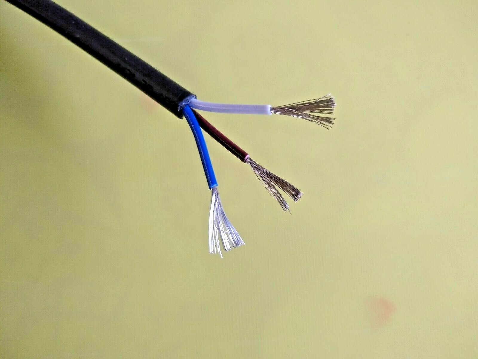 13.5 feet 3 Conductor 18AWG cable UL 300V AWM 20327VW-1 105°C Power ...