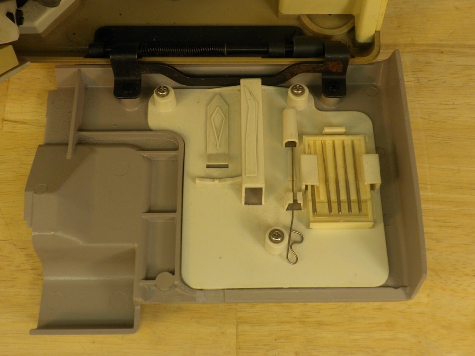 Bernina Bernette 203 - OVERLOCKER SERGER - sewing machine w/foot pedal ...