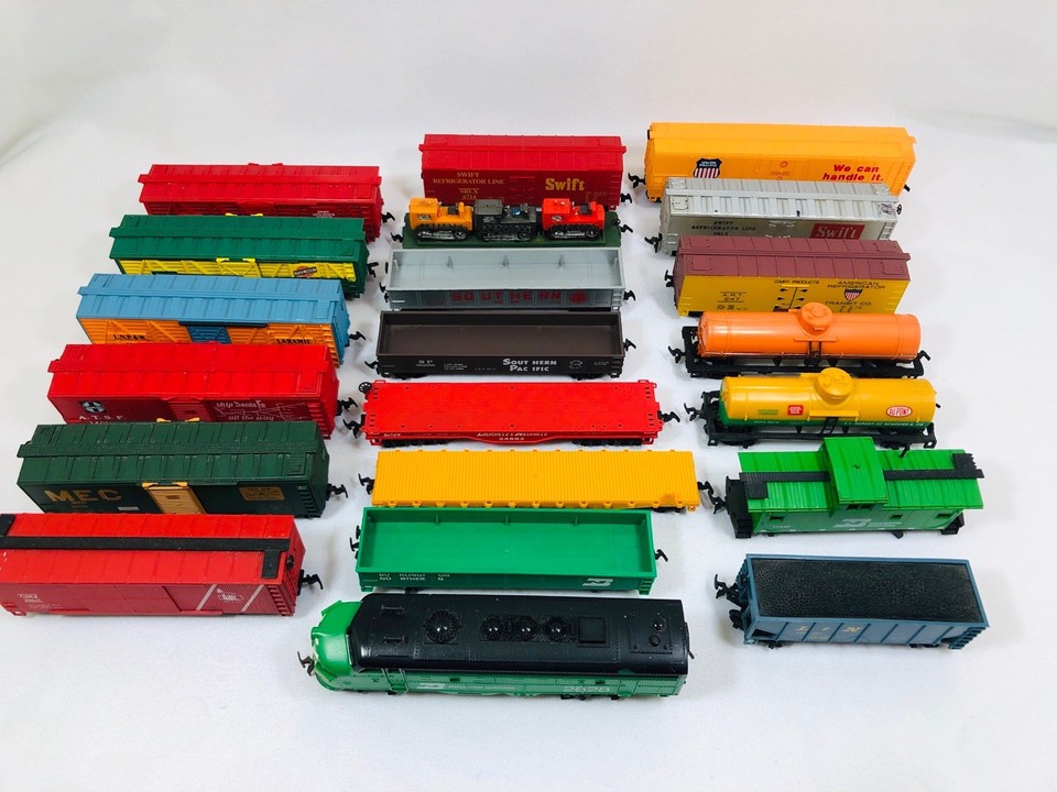 Huge Lot Of 20 HO Scale Box, Freight Cars Lifelike Tyco Bachman +1 Loco ...