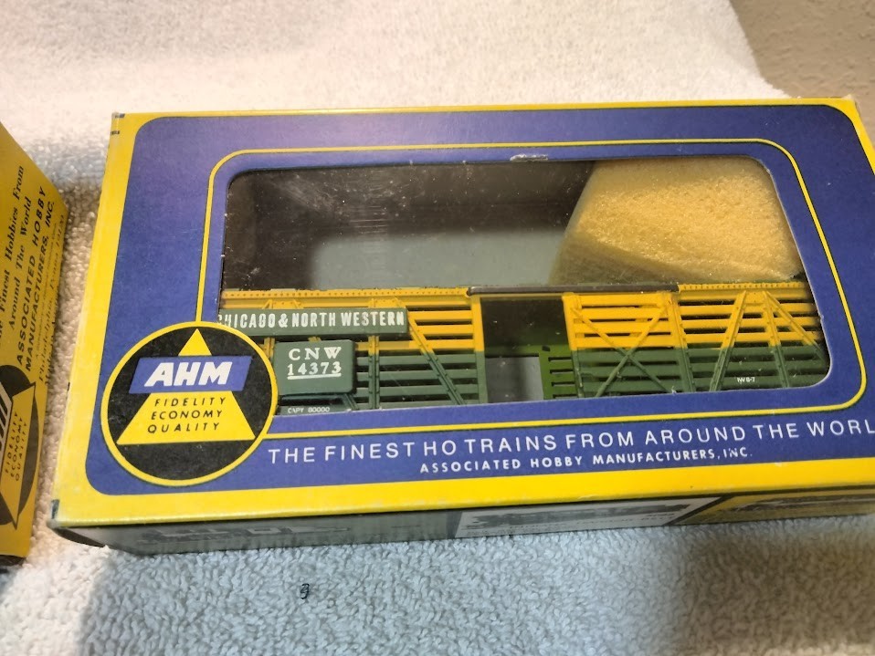 HO Scale AHM Rivarossi CNW Cattle & Speedway Box Freight 5 Car Lot with ...
