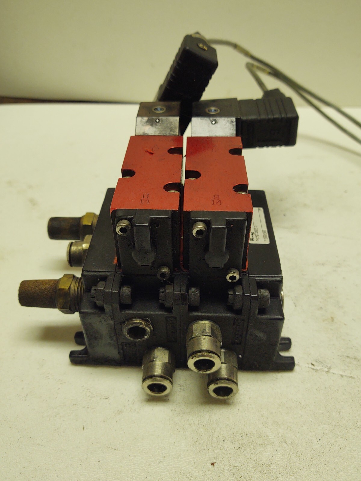 VERSA CUST-C7BOTTOM-P220-000328 VALVE ASSEMBLY 24VDC CSG-4332-HC-D024 ...