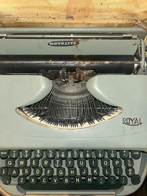 Classic Royal Manual Typewriter 22447791013 | eBay