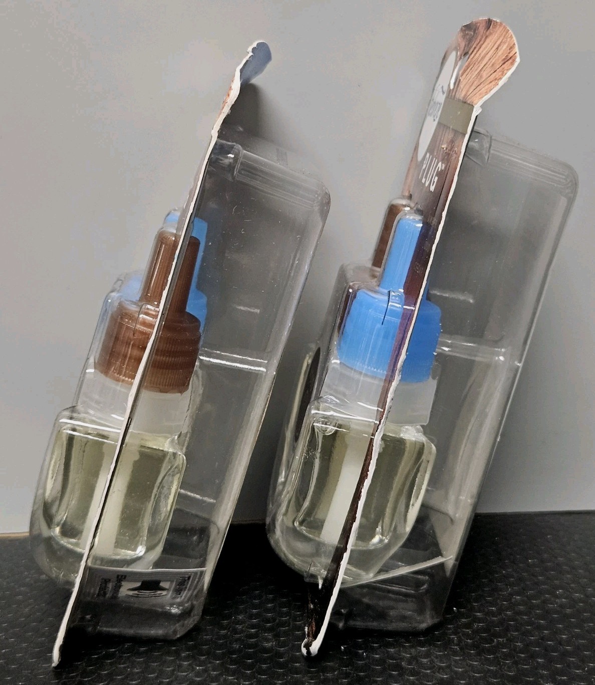 2 Packs Febreze Plug Wood Amber Oud Cedar Scented Oil Refill Air ...