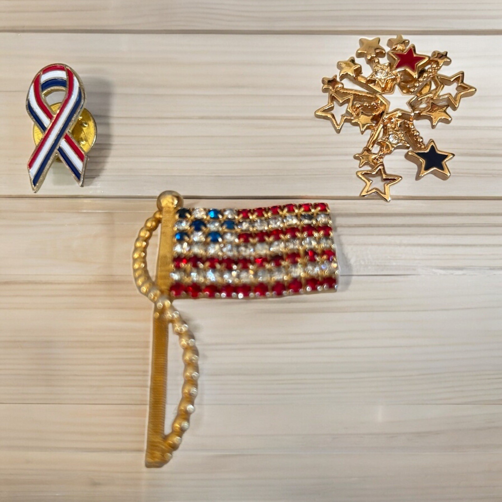 VTG Red White Blue Patriotic American Flag 3 Brooch L… - Gem