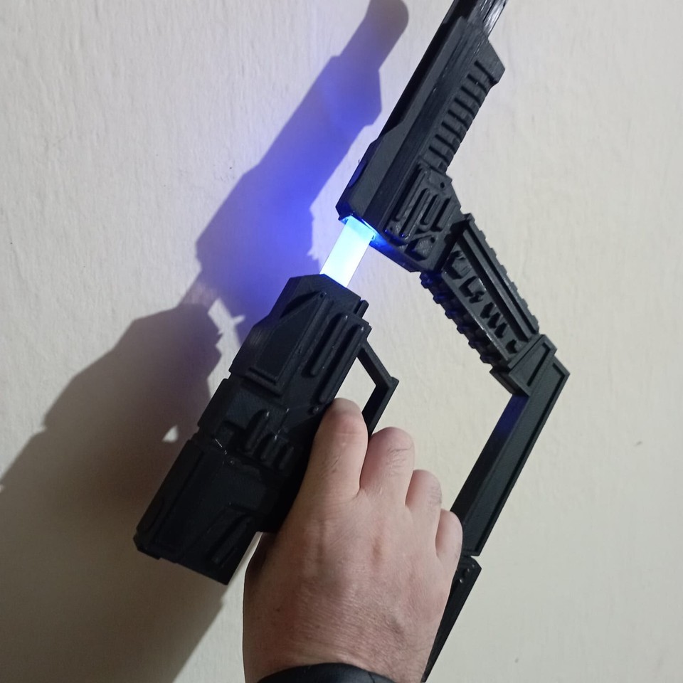 V Visitors Laser Prop Replica With Lights, Holster and utility Belt 1/1 ...