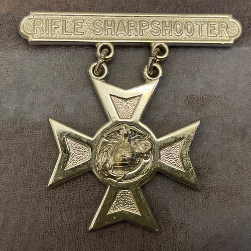 c1981 ORIGINAL SILVER USMC RIFLE SHARPSHOOTER BADGE PIN MARINE CORPS NR ...