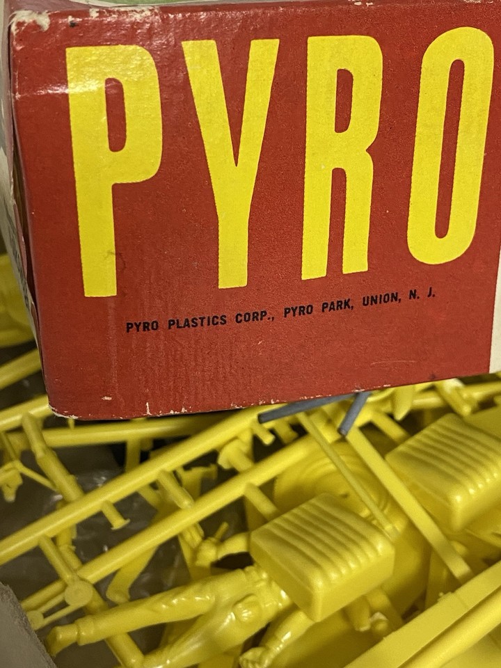 VINTAGE PYRO MOTORIZED VOLKWAGEN 1200 SEDAN PLASTIC MODEL!VW!COMPLETE ...