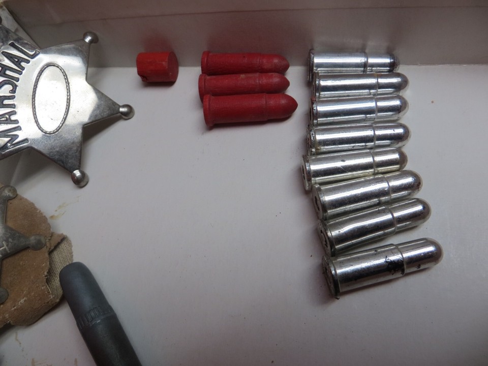 VINTAGE LOT OF MISCELLANEOUS CAP GUN BULLETS/PIECES: HUBLEY MATTEL, 007 ...