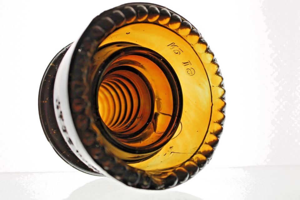 CD 162 HEMINGRAY No 19 WHISKEY AMBER HALF INCH ROUND BUBBLE SDP GLASS ...