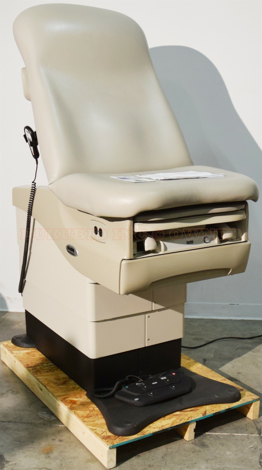 Midmark 625-001 Barrier Free Power Exam Table / Footswitch & Hand ...