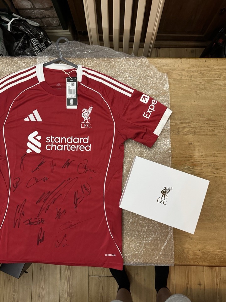 Liverpool FC Signed squad shirt 25/26Autographed x16 Salah VVD ...