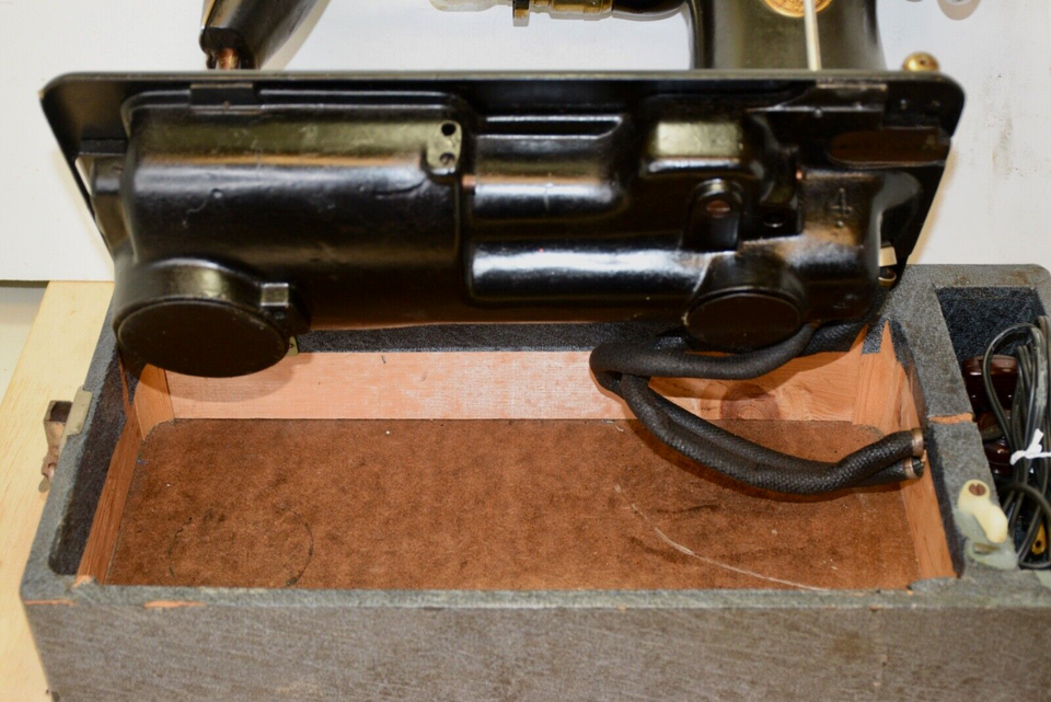 Vintage Singer Model 101 Sewing Machine 1930 in Portable Case Working ...