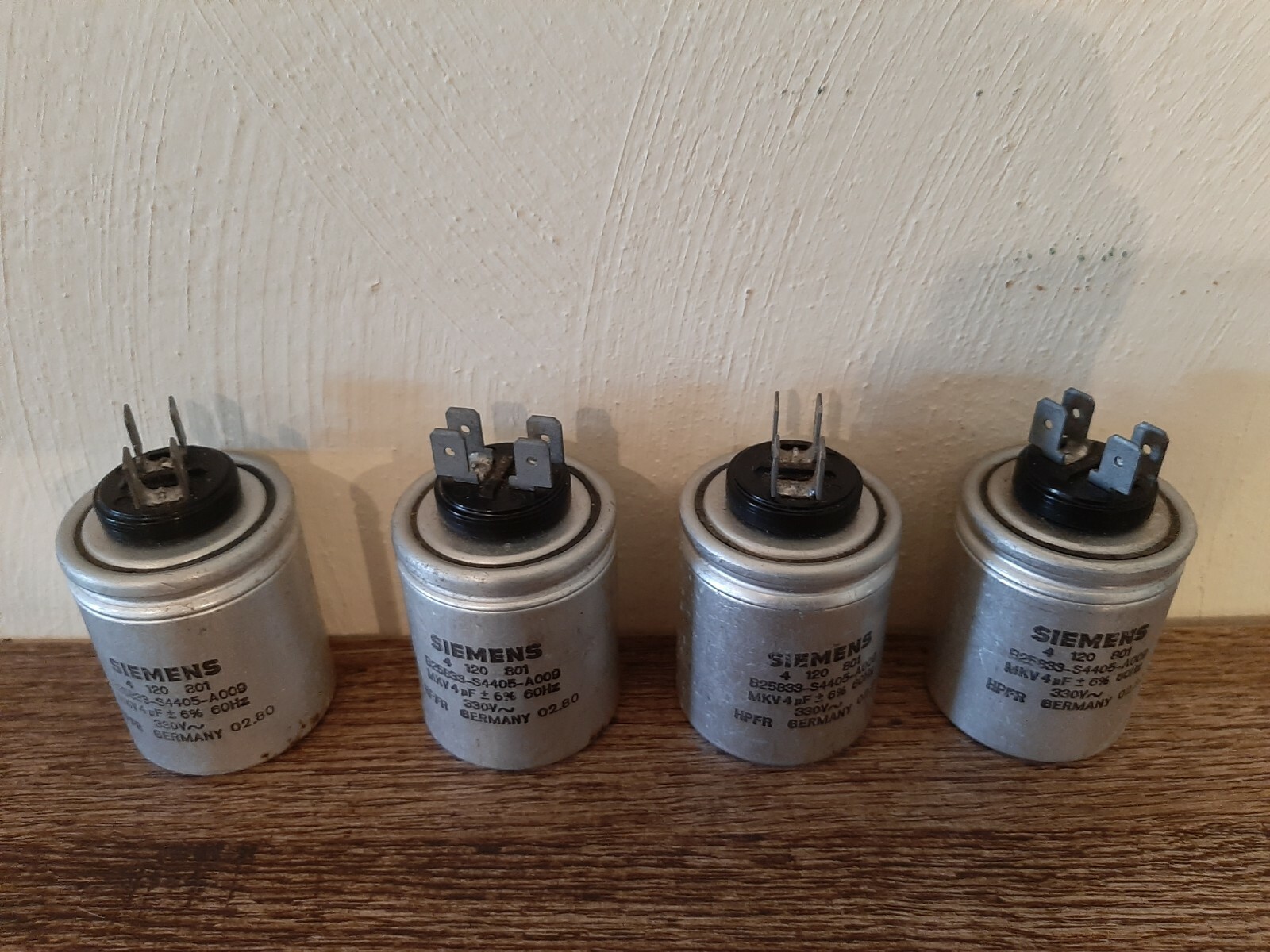 Siemens Capacitor Lot - MKV 4 pF + 6% 60Hz 330v Germany (B25833-S4405 ...