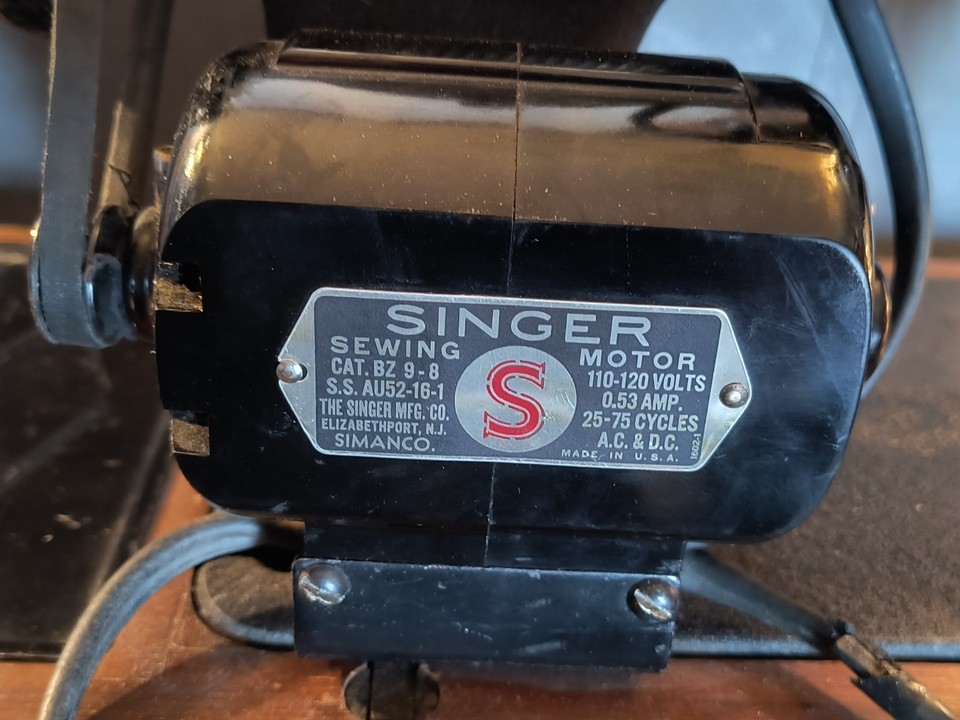 Vintage Singer Sewing Machine Model 128 Crinkle Finish W Case Pedal ...